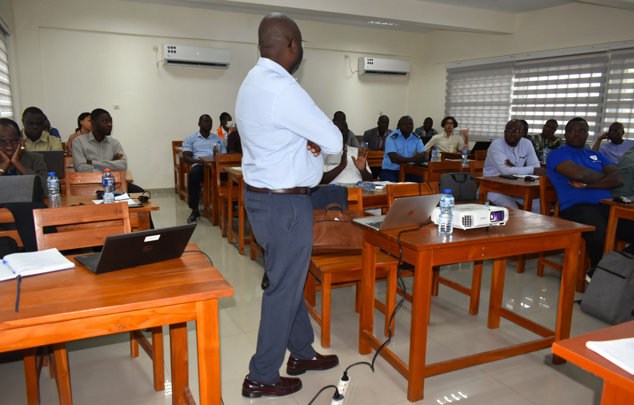 TOGO : Professionnalisation du transport public urbain par Taxi-motos ...
